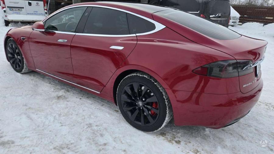 Sarkans Tesla Model S 2017 Tauragė, ar dzinēja tilpumu 0.00 L un nobraukumu 22 tūkst. km par 26800 €, foto 6 vietnē AUTOMOTO.COM.LV