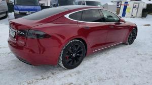 Sarkans Tesla Model S 2017 Tauragė, ar dzinēja tilpumu 0.00 L un nobraukumu 22 tūkst. km par 26800 €, foto 7 vietnē AUTOMOTO.COM.LV