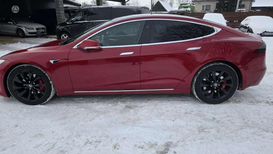 Sarkans Tesla Model S 2017 Tauragė, ar dzinēja tilpumu 0.00 L un nobraukumu 22 tūkst. km par 26800 €, foto 9 vietnē AUTOMOTO.COM.LV