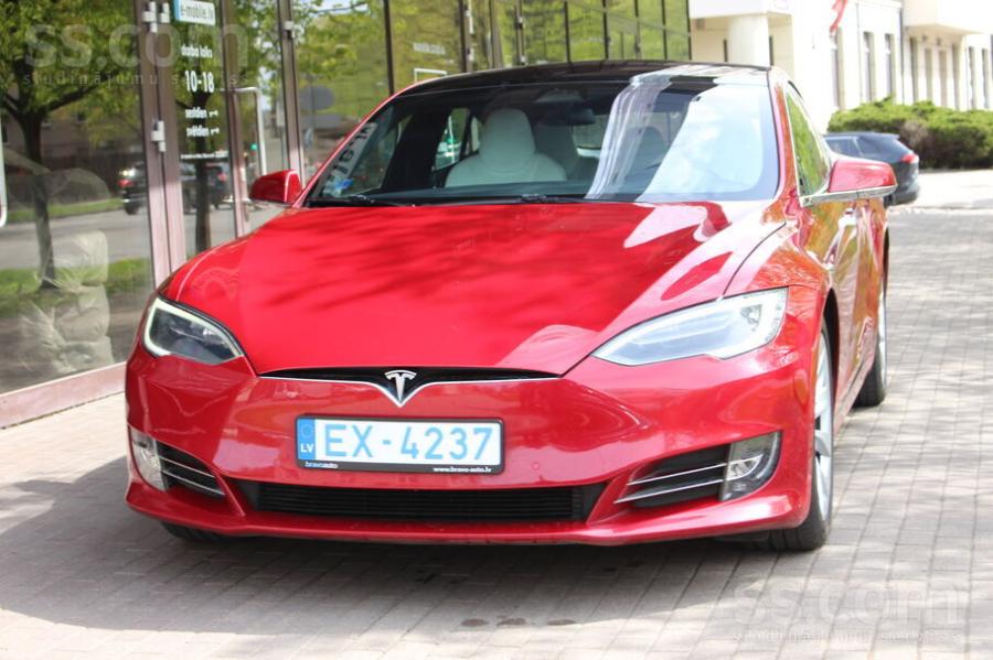 Sarkans Tesla Model S 2017 Rīga, ar dzinēja tilpumu 0.00 L un nobraukumu 81 tūkst. km par 24990 €, foto 2 vietnē AUTOMOTO.COM.LV