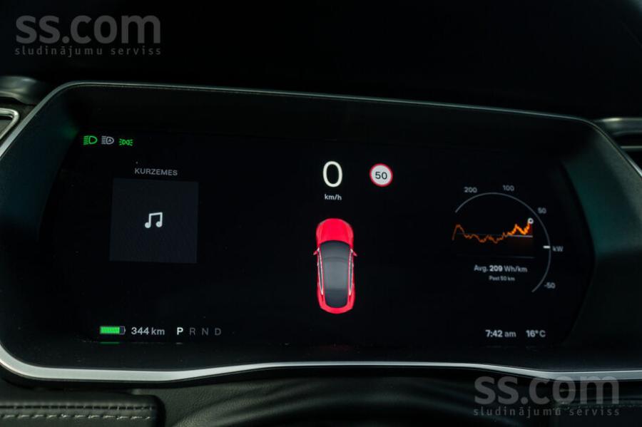 Red Tesla Model S 2017 in Jelgava, with an engine capacity of 0.00 L and mileage of 123 thousand km for 17700 €, photo 13 on AUTOMOTO.COM.LV