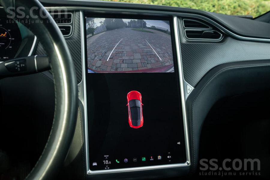 Red Tesla Model S 2017 in Jelgava, with an engine capacity of 0.00 L and mileage of 123 thousand km for 17700 €, photo 16 on AUTOMOTO.COM.LV