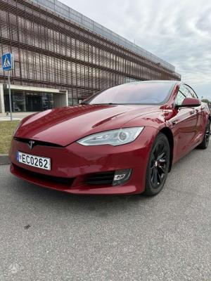 Sarkans Tesla Model S 2017 Klaipėda, ar dzinēja tilpumu 0.00 L un nobraukumu 105 tūkst. km par 21000 €, foto  vietnē AUTOMOTO.COM.LV