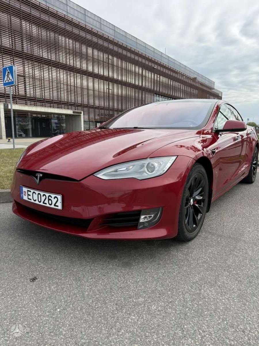 Sarkans Tesla Model S 2017 Klaipėda, ar dzinēja tilpumu 0.00 L un nobraukumu 105 tūkst. km par 21000 €, foto 1 vietnē AUTOMOTO.COM.LV