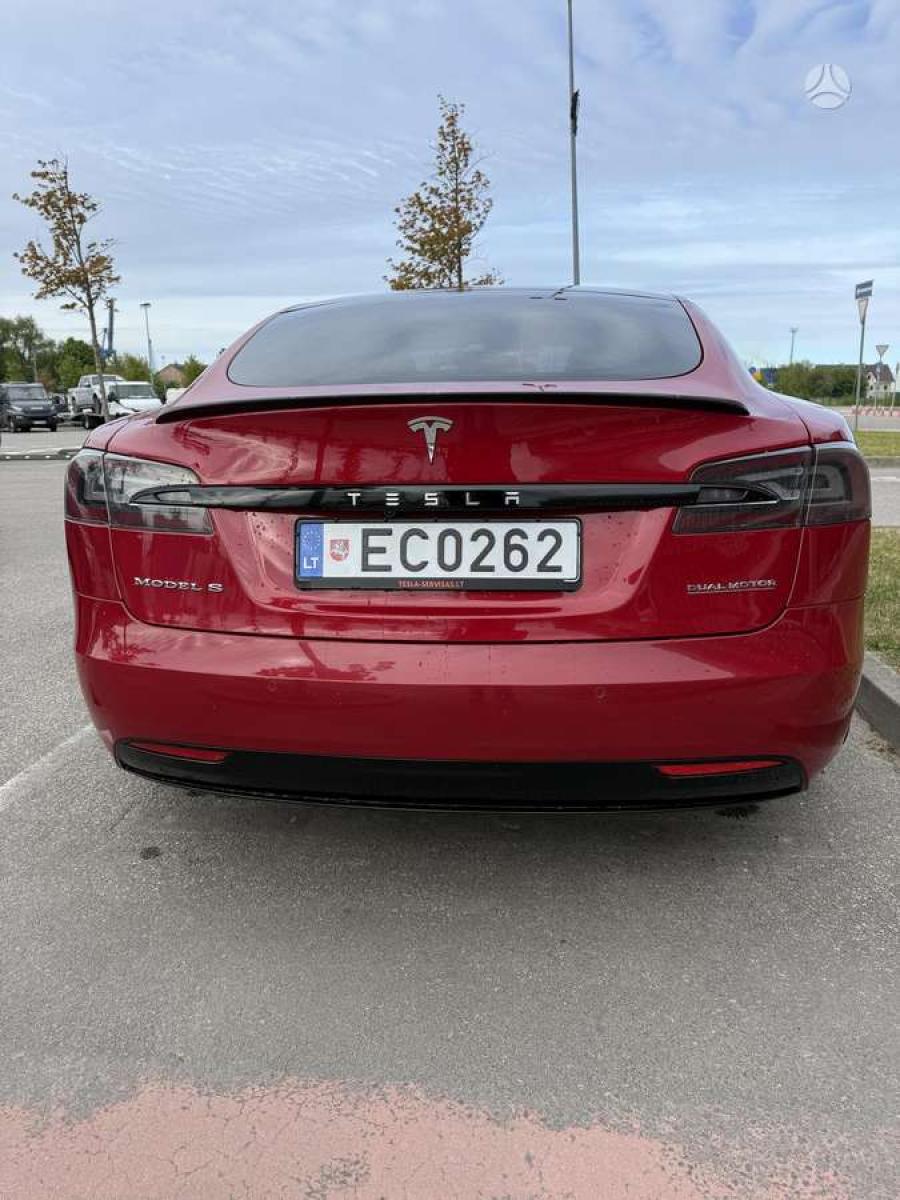 Sarkans Tesla Model S 2017 Klaipėda, ar dzinēja tilpumu 0.00 L un nobraukumu 105 tūkst. km par 21000 €, foto 3 vietnē AUTOMOTO.COM.LV