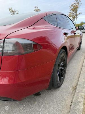 Sarkans Tesla Model S 2017 Klaipėda, ar dzinēja tilpumu 0.00 L un nobraukumu 105 tūkst. km par 21000 €, foto 4 vietnē AUTOMOTO.COM.LV