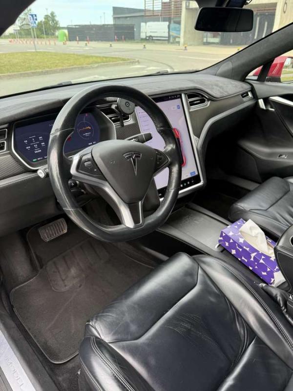 Sarkans Tesla Model S 2017 Klaipėda, ar dzinēja tilpumu 0.00 L un nobraukumu 105 tūkst. km par 21000 €, foto 4 vietnē AUTOMOTO.COM.LV