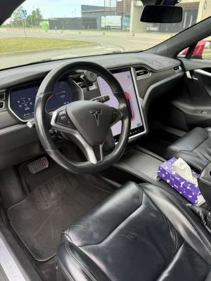 Sarkans Tesla Model S 2017 Klaipėda, ar dzinēja tilpumu 0.00 L un nobraukumu 105 tūkst. km par 21000 €, foto 5 vietnē AUTOMOTO.COM.LV