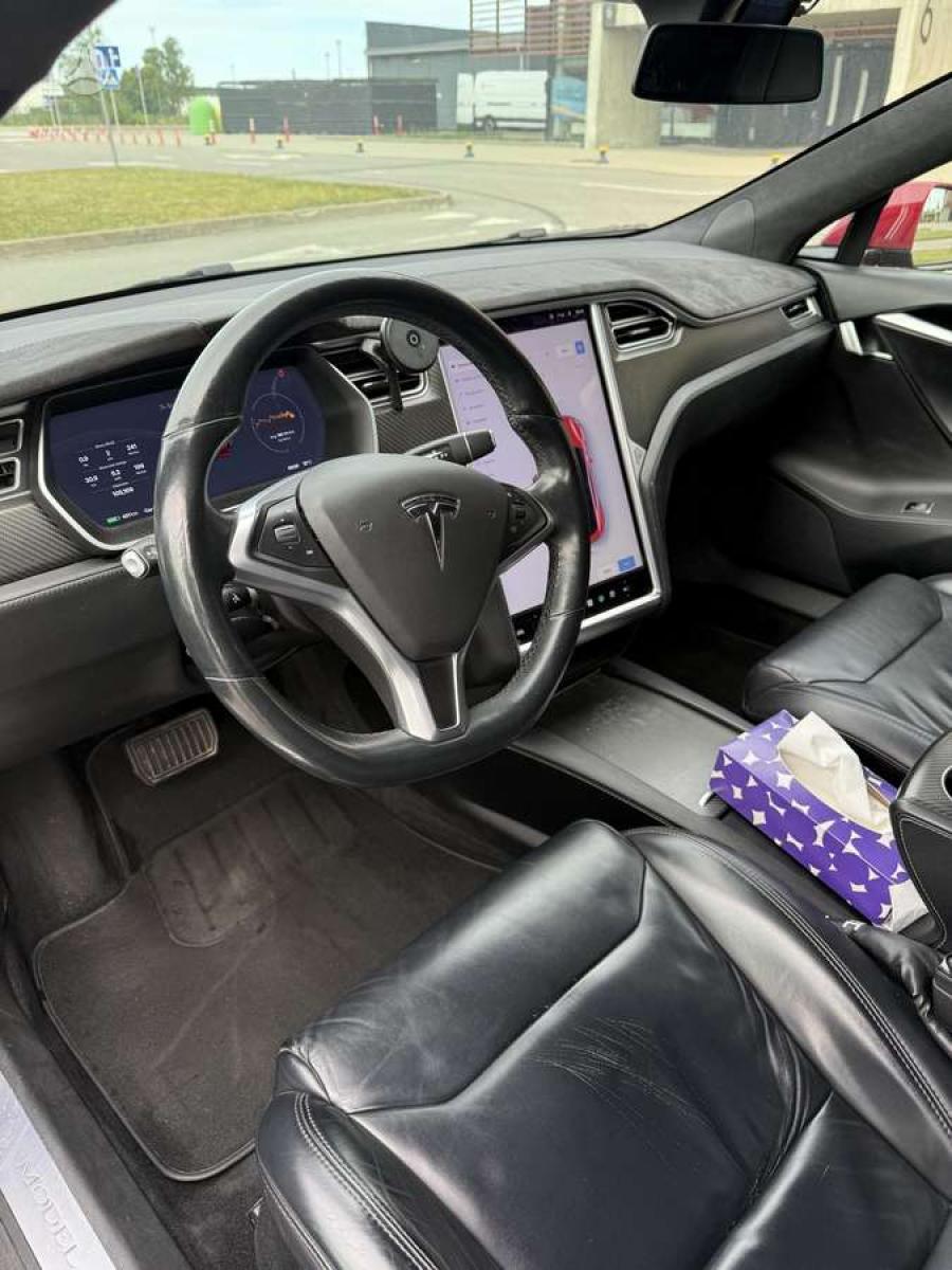 Sarkans Tesla Model S 2017 Klaipėda, ar dzinēja tilpumu 0.00 L un nobraukumu 105 tūkst. km par 21000 €, foto 5 vietnē AUTOMOTO.COM.LV