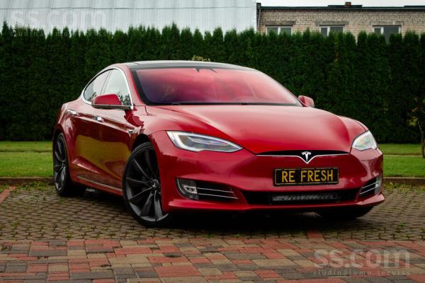 Red Tesla Model S 2017 in Jelgava, with an engine capacity of 0.00 L and mileage of 204 thousand km for 17990 €, photo 1 on AUTOMOTO.COM.LV