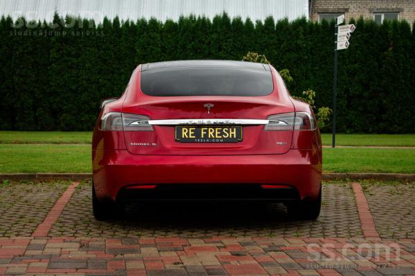 Red Tesla Model S 2017 in Jelgava, with an engine capacity of 0.00 L and mileage of 204 thousand km for 17990 €, photo 5 on AUTOMOTO.COM.LV