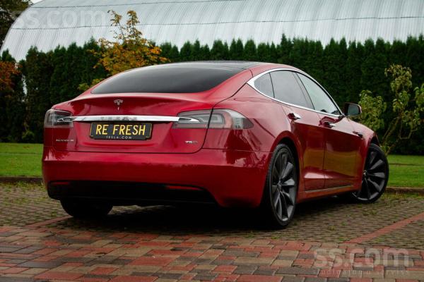 Red Tesla Model S 2017 in Jelgava, with an engine capacity of 0.00 L and mileage of 204 thousand km for 17990 €, photo 7 on AUTOMOTO.COM.LV