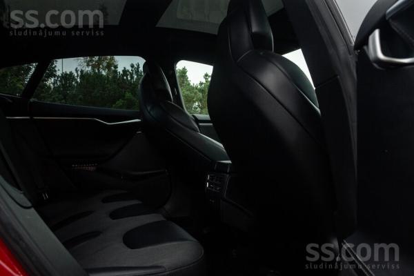 Red Tesla Model S 2017 in Jelgava, with an engine capacity of 0.00 L and mileage of 204 thousand km for 17990 €, photo 9 on AUTOMOTO.COM.LV