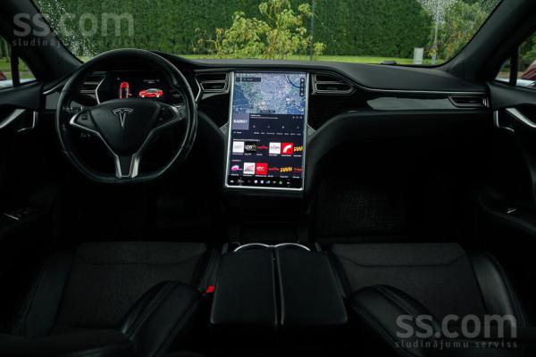 Red Tesla Model S 2017 in Jelgava, with an engine capacity of 0.00 L and mileage of 204 thousand km for 17990 €, photo 11 on AUTOMOTO.COM.LV