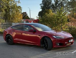 Sarkans Tesla Model S 2017 Ogre, ar dzinēja tilpumu 0.00 L un nobraukumu 140 tūkst. km par 21999 €, foto  vietnē AUTOMOTO.COM.LV