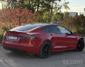 Sarkans Tesla Model S 2017 Ogre, ar dzinēja tilpumu 0.00 L un nobraukumu 140 tūkst. km par 21999 €, foto 5 vietnē AUTOMOTO.COM.LV