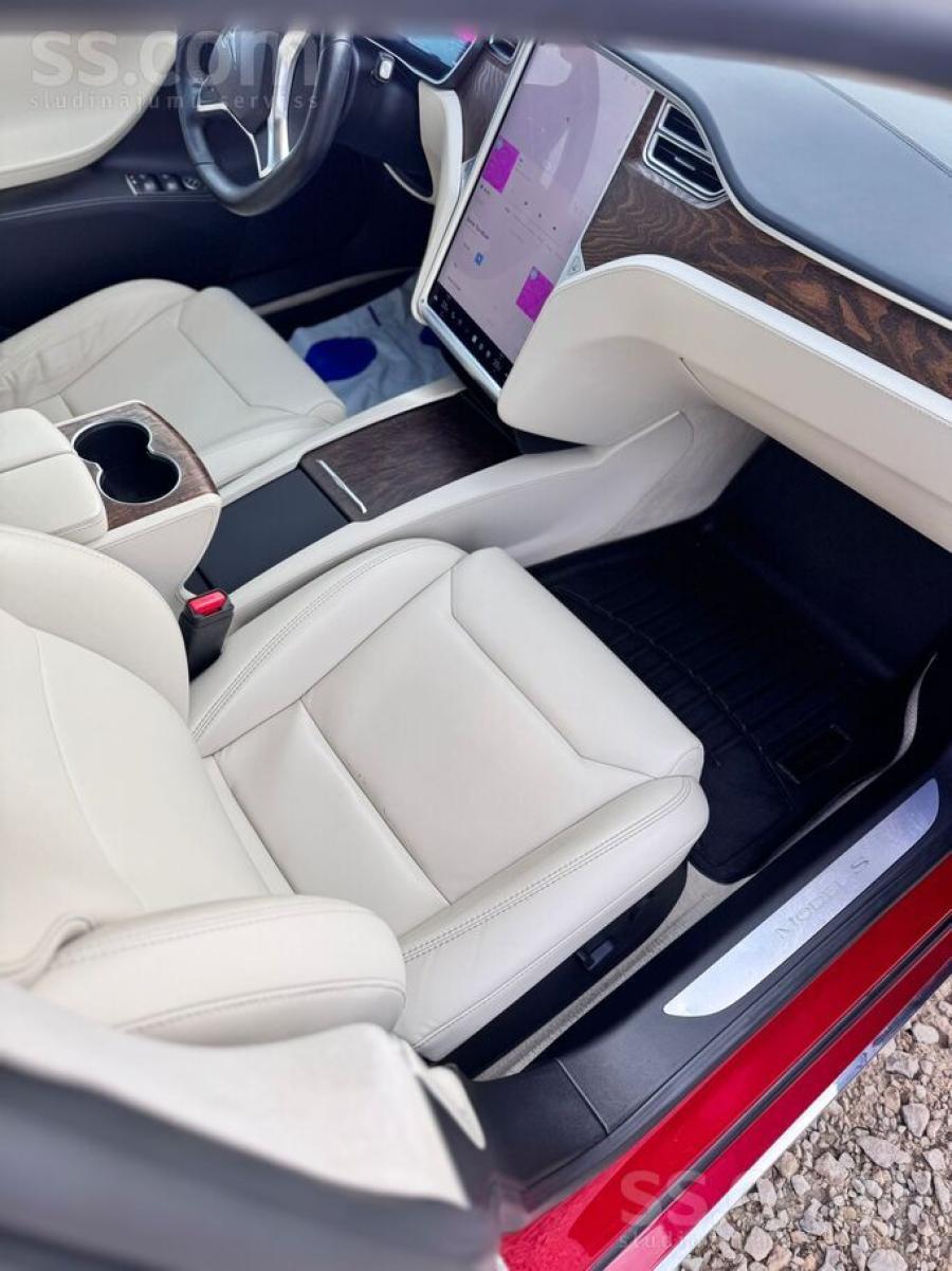 Red Tesla Model S 2018 in Riga, with an engine capacity of 0.00 L and mileage of 135 thousand km for 23200 €, photo 6 on AUTOMOTO.COM.LV