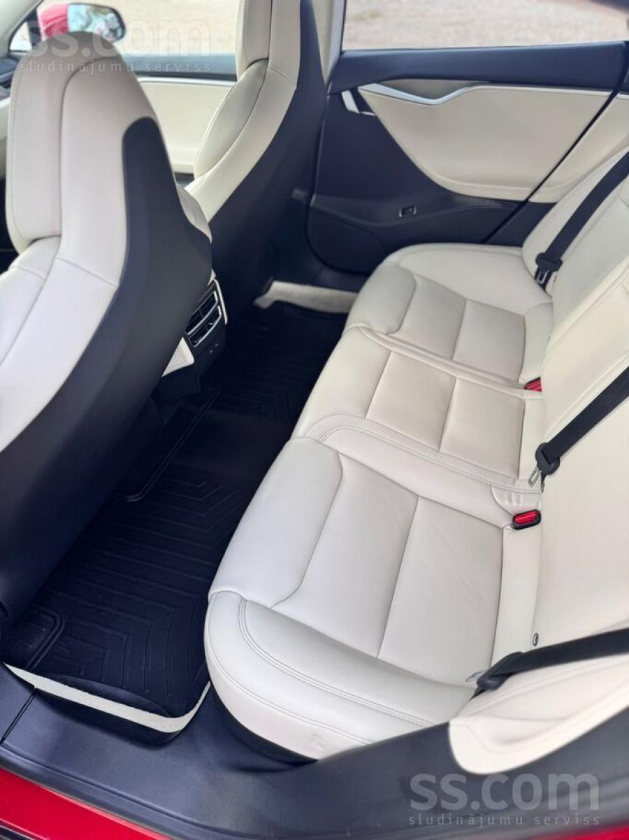 Red Tesla Model S 2018 in Riga, with an engine capacity of 0.00 L and mileage of 135 thousand km for 23200 €, photo 7 on AUTOMOTO.COM.LV