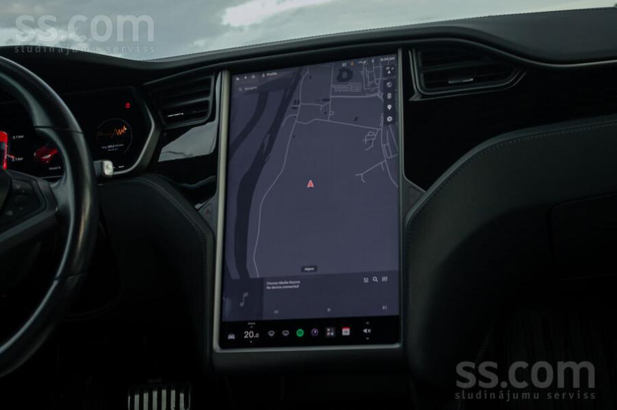 Sarkans Tesla Model S 2018 Jelgava, ar dzinēja tilpumu 0.00 L un nobraukumu 148 tūkst. km par 18900 €, foto 14 vietnē AUTOMOTO.COM.LV