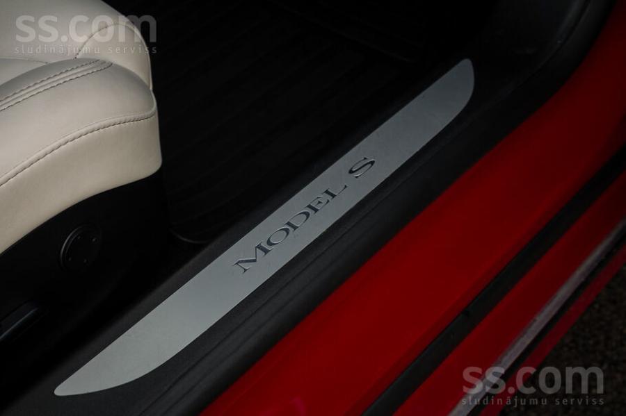 Sarkans Tesla Model S 2018 Jelgava, ar dzinēja tilpumu 0.00 L un nobraukumu 148 tūkst. km par 18900 €, foto 20 vietnē AUTOMOTO.COM.LV