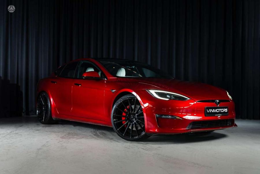 Red Tesla Model S 2023 in Vilnius, with an engine capacity of 0.00 L and mileage of 56 thousand km for 64998 €, photo 4 on AUTOMOTO.COM.LV