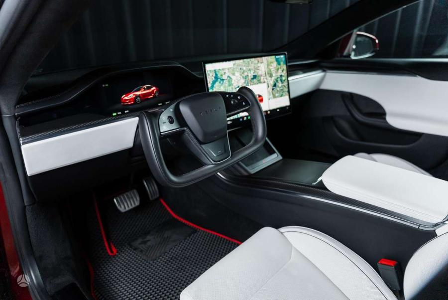 Red Tesla Model S 2023 in Vilnius, with an engine capacity of 0.00 L and mileage of 56 thousand km for 64998 €, photo 15 on AUTOMOTO.COM.LV
