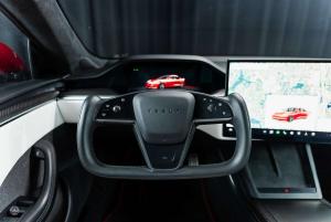 Red Tesla Model S 2023 in Vilnius, with an engine capacity of 0.00 L and mileage of 56 thousand km for 64998 €, photo 16 on AUTOMOTO.COM.LV