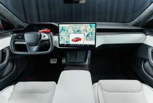 Red Tesla Model S 2023 in Vilnius, with an engine capacity of 0.00 L and mileage of 56 thousand km for 64998 €, photo 20 on AUTOMOTO.COM.LV