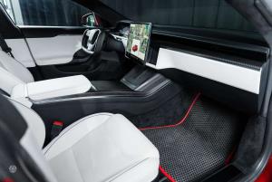 Red Tesla Model S 2023 in Vilnius, with an engine capacity of 0.00 L and mileage of 56 thousand km for 64998 €, photo 26 on AUTOMOTO.COM.LV
