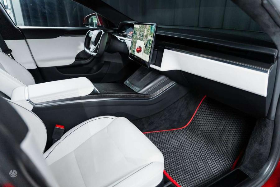 Red Tesla Model S 2023 in Vilnius, with an engine capacity of 0.00 L and mileage of 56 thousand km for 64998 €, photo 26 on AUTOMOTO.COM.LV