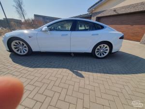Tesla Model S 2015 in Vilnius, with an engine capacity of 0.00 L and mileage of 227 thousand km for 13500 €, photo 4 on AUTOMOTO.COM.LV