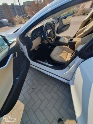 Tesla Model S 2015 in Vilnius, with an engine capacity of 0.00 L and mileage of 227 thousand km for 13500 €, photo 12 on AUTOMOTO.COM.LV