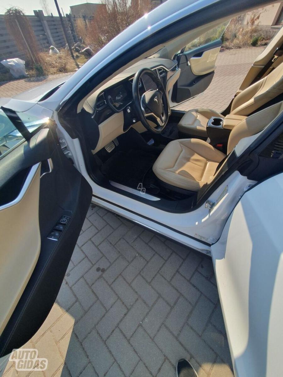 Tesla Model S 2015 in Vilnius, with an engine capacity of 0.00 L and mileage of 227 thousand km for 13500 €, photo 12 on AUTOMOTO.COM.LV