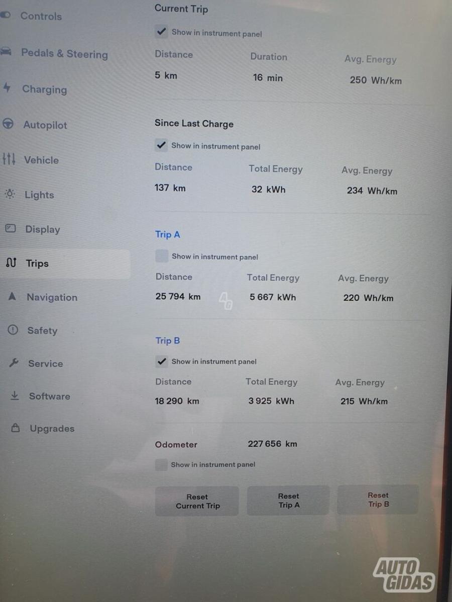 Tesla Model S 2015 in Vilnius, with an engine capacity of 0.00 L and mileage of 227 thousand km for 13500 €, photo 16 on AUTOMOTO.COM.LV