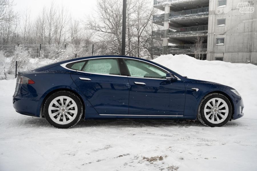 Tesla Model S 2017 in Vilnius, with an engine capacity of 0.00 L and mileage of 122 thousand km for 22500 €, photo 7 on AUTOMOTO.COM.LV