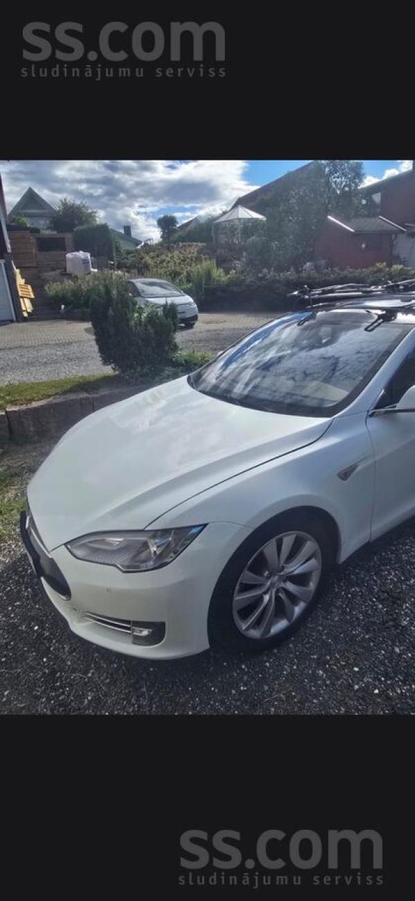 White Tesla Model S 2014 in Riga, with an engine capacity of 0.00 L and mileage of 191 thousand km for 13777 €, photo 3 on AUTOMOTO.COM.LV