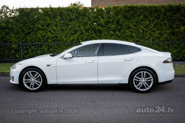 White Tesla Model S 2014 in Tallinn, with an engine capacity of 0.00 L and mileage of 344 thousand km for 11900 €, photo 5 on AUTOMOTO.COM.LV