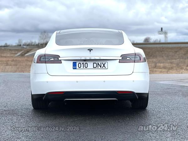 White Tesla Model S 2014 in Tallinn, with an engine capacity of 0.00 L and mileage of 167 thousand km for 14999 €, photo 2 on AUTOMOTO.COM.LV