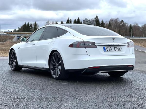 White Tesla Model S 2014 in Tallinn, with an engine capacity of 0.00 L and mileage of 167 thousand km for 14999 €, photo 5 on AUTOMOTO.COM.LV