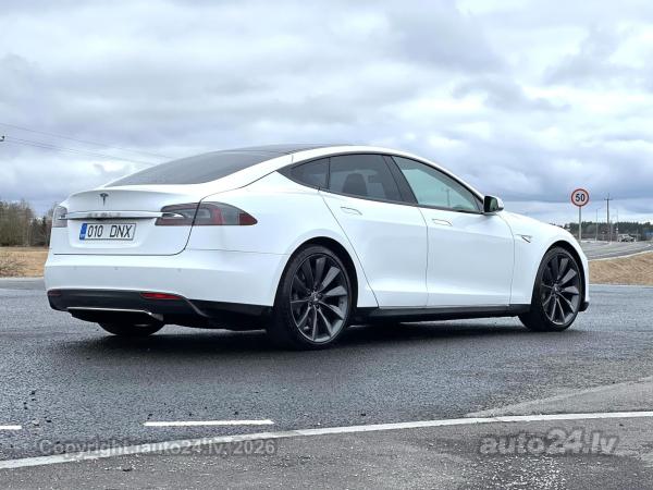 White Tesla Model S 2014 in Tallinn, with an engine capacity of 0.00 L and mileage of 167 thousand km for 14999 €, photo 7 on AUTOMOTO.COM.LV