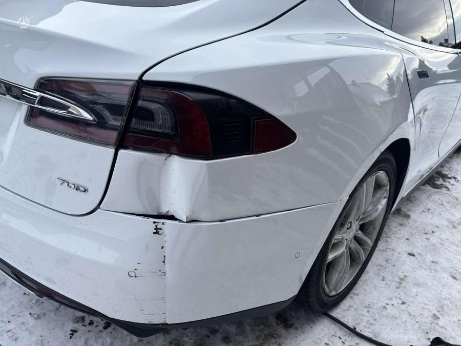 White Tesla Model S 2015 in Pasvalys, with an engine capacity of 0.00 L and mileage of 85 thousand km for 14000 €, photo 2 on AUTOMOTO.COM.LV