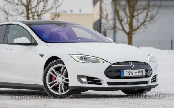 Balts Tesla Model S 2015 Tartu, ar dzinēja tilpumu 0.00 L un nobraukumu 197 tūkst. km par 17900 €, foto 4 vietnē AUTOMOTO.COM.LV