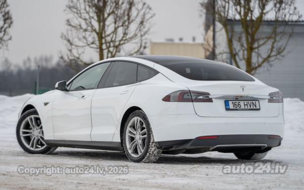 Balts Tesla Model S 2015 Tartu, ar dzinēja tilpumu 0.00 L un nobraukumu 197 tūkst. km par 17900 €, foto 7 vietnē AUTOMOTO.COM.LV