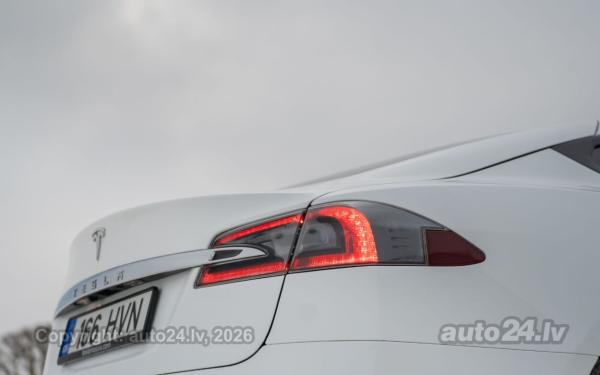 Balts Tesla Model S 2015 Tartu, ar dzinēja tilpumu 0.00 L un nobraukumu 197 tūkst. km par 17900 €, foto 11 vietnē AUTOMOTO.COM.LV