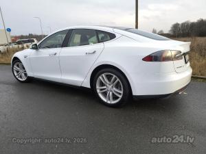 White Tesla Model S 2015 in Tallinn, with an engine capacity of 0.00 L and mileage of 400 thousand km for 17700 €, photo 6 on AUTOMOTO.COM.LV
