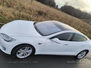 White Tesla Model S 2015 in Tallinn, with an engine capacity of 0.00 L and mileage of 400 thousand km for 17700 €, photo 8 on AUTOMOTO.COM.LV