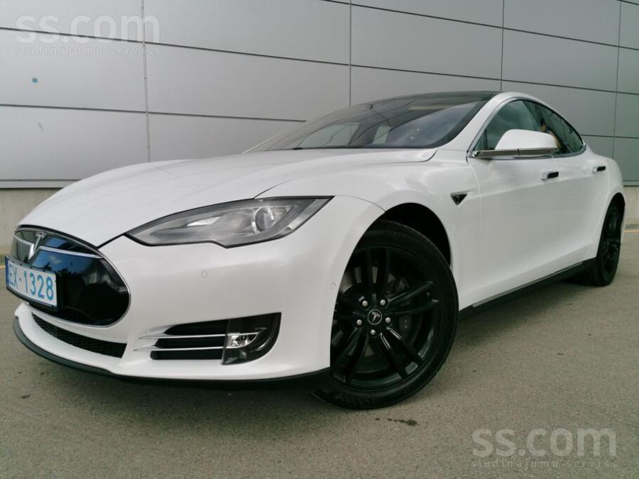 White Tesla Model S 2015 in Riga, with an engine capacity of 0.00 L and mileage of 114 thousand km for 18150 €, photo 1 on AUTOMOTO.COM.LV