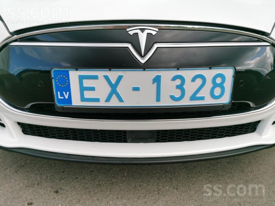 White Tesla Model S 2015 in Riga, with an engine capacity of 0.00 L and mileage of 114 thousand km for 18150 €, photo 7 on AUTOMOTO.COM.LV