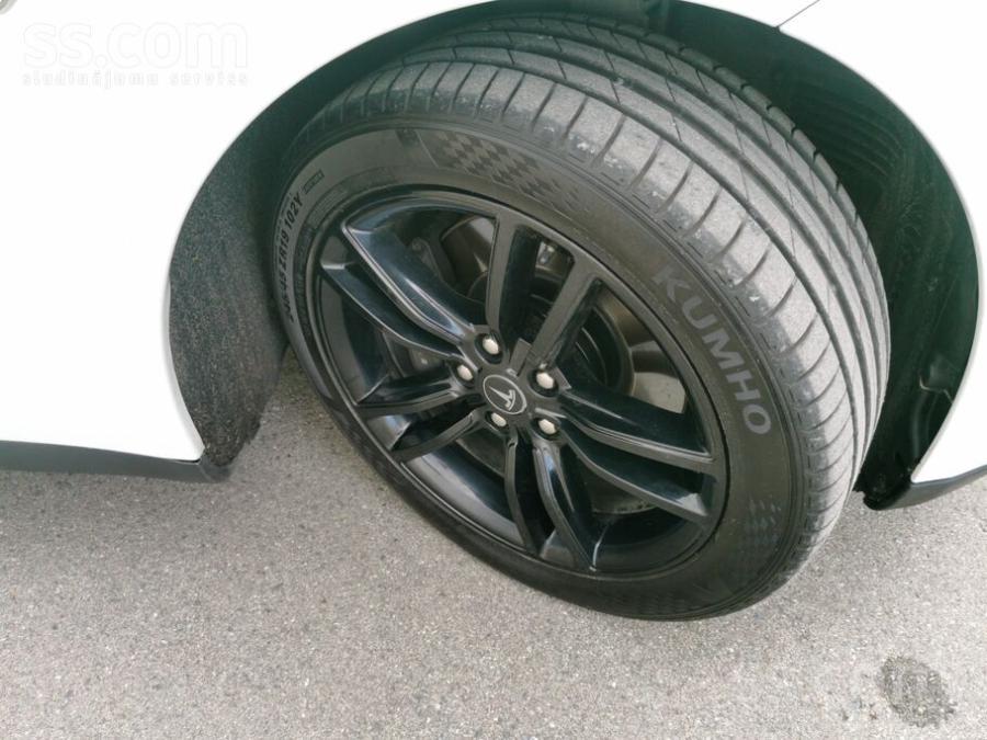 White Tesla Model S 2015 in Riga, with an engine capacity of 0.00 L and mileage of 114 thousand km for 18150 €, photo 8 on AUTOMOTO.COM.LV