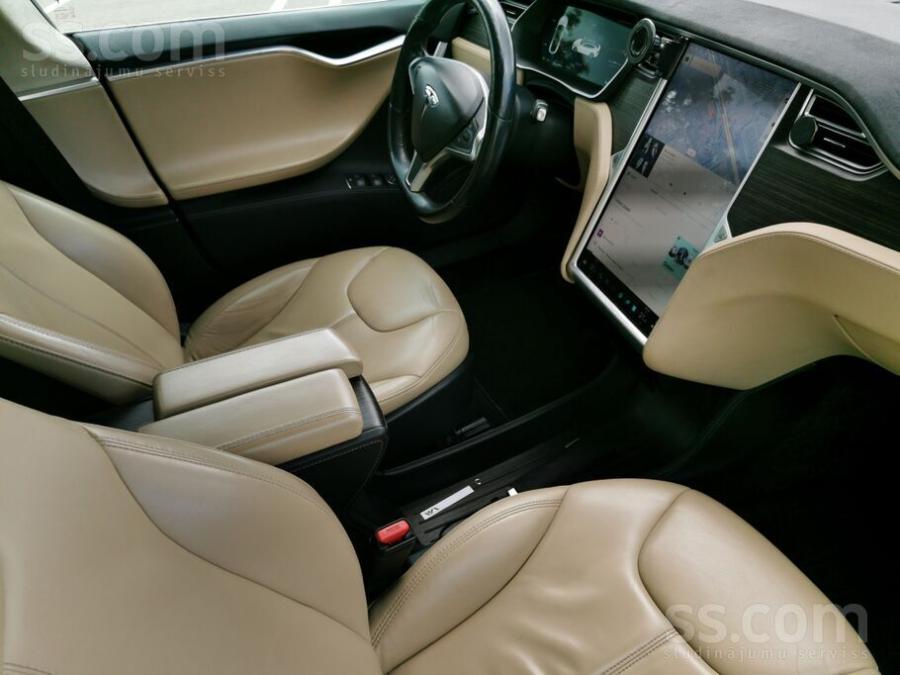 White Tesla Model S 2015 in Riga, with an engine capacity of 0.00 L and mileage of 114 thousand km for 18150 €, photo 9 on AUTOMOTO.COM.LV